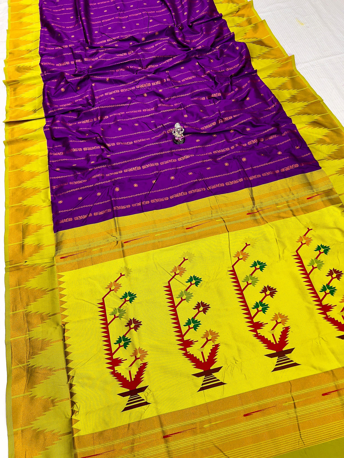 Temple Border Paithani – Tanishq Paithani